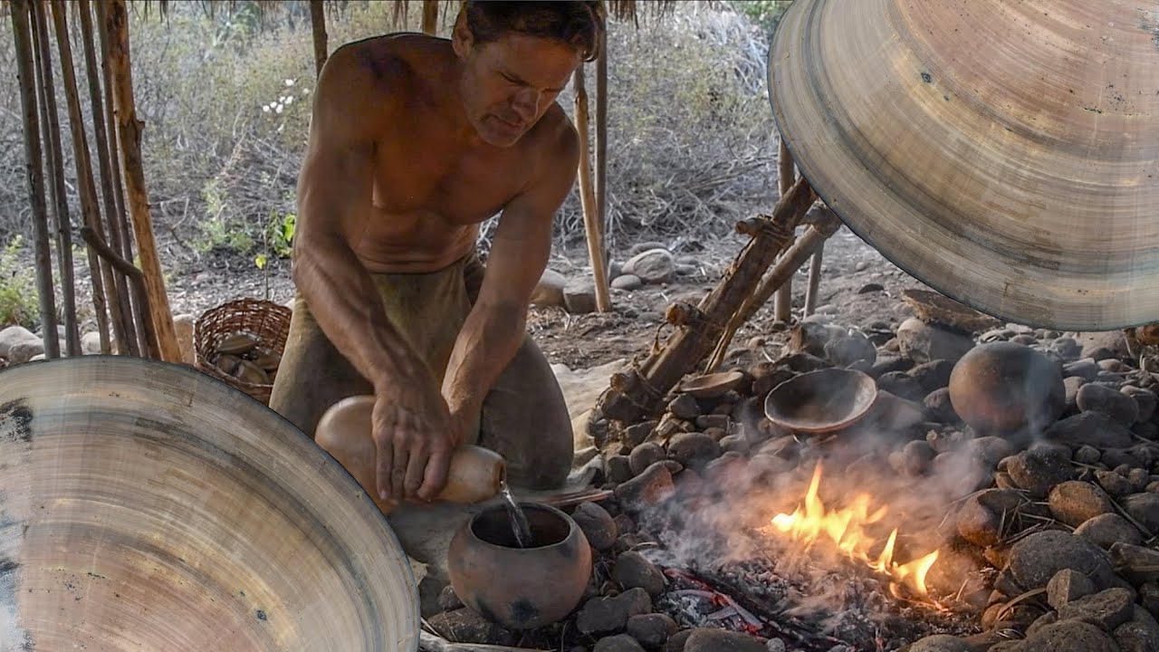 Catching huge clams to cook primitive style