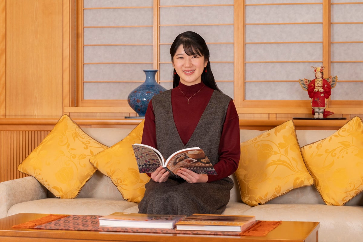 Princess Aiko's popularity sparks calls to change Japan's male-only ...