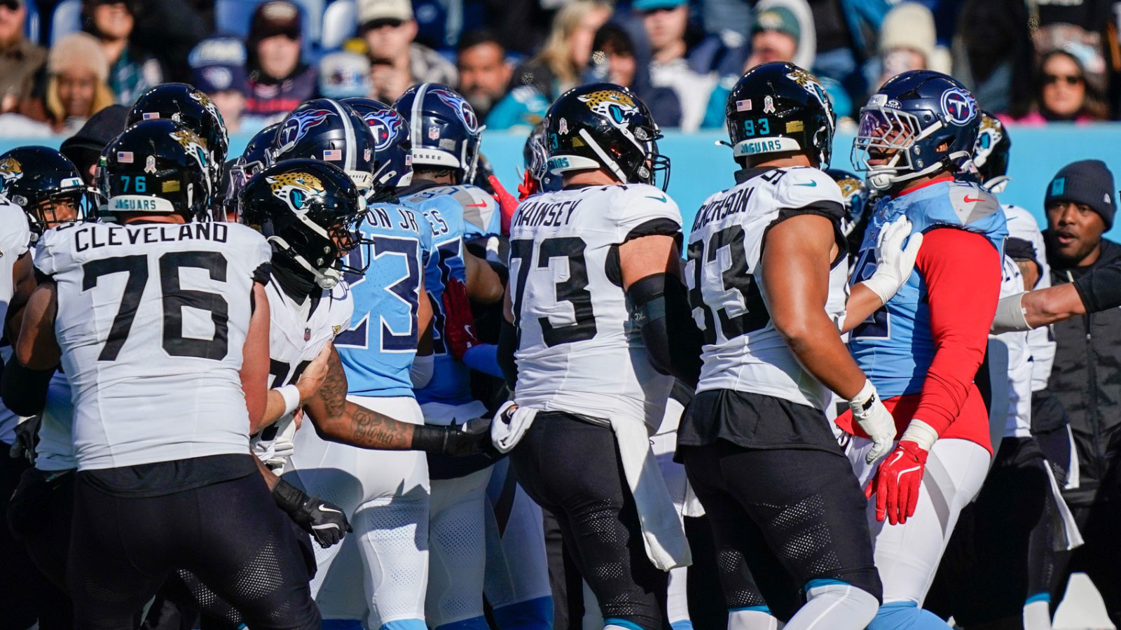 Jaguars vs. Titans nearly devolves into all-out brawl on sidelines