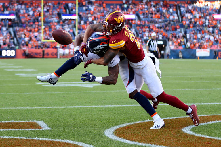 What is Sunday Night Football NFL game schedule tonight? What channel ...