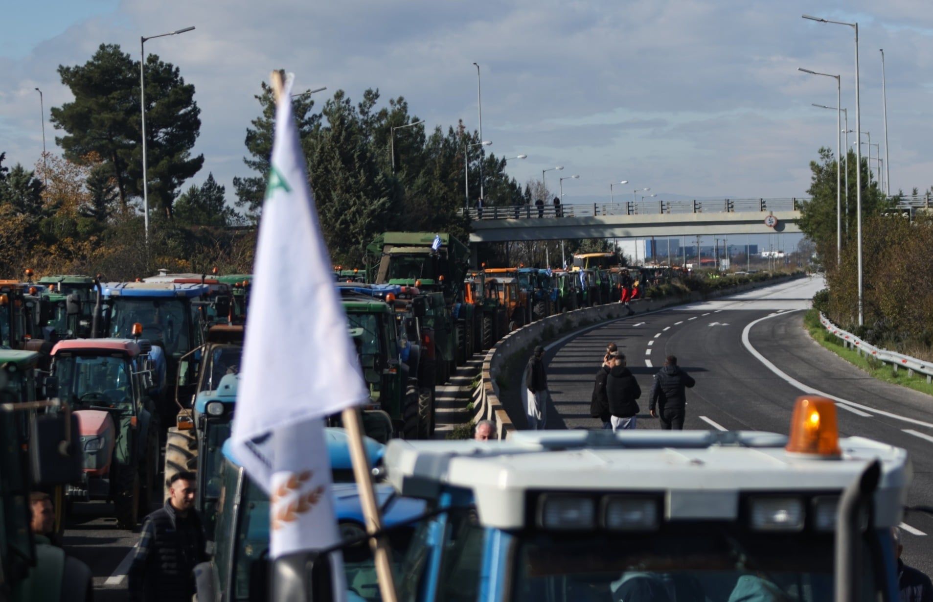 Νέο κλείσιμο εθνικών οδών από τη Δευτέρα 1η Δεκεμβρίου – Χειροπέδες σε ...