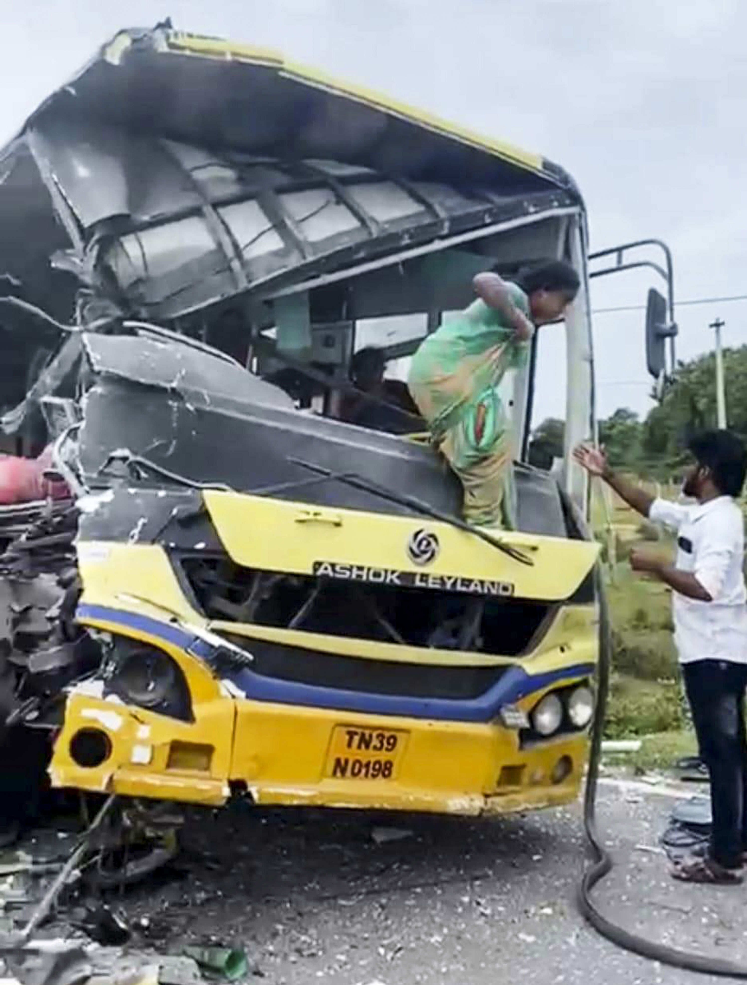 11 persons killed in Tamil Nadu as two govt buses collide head-on