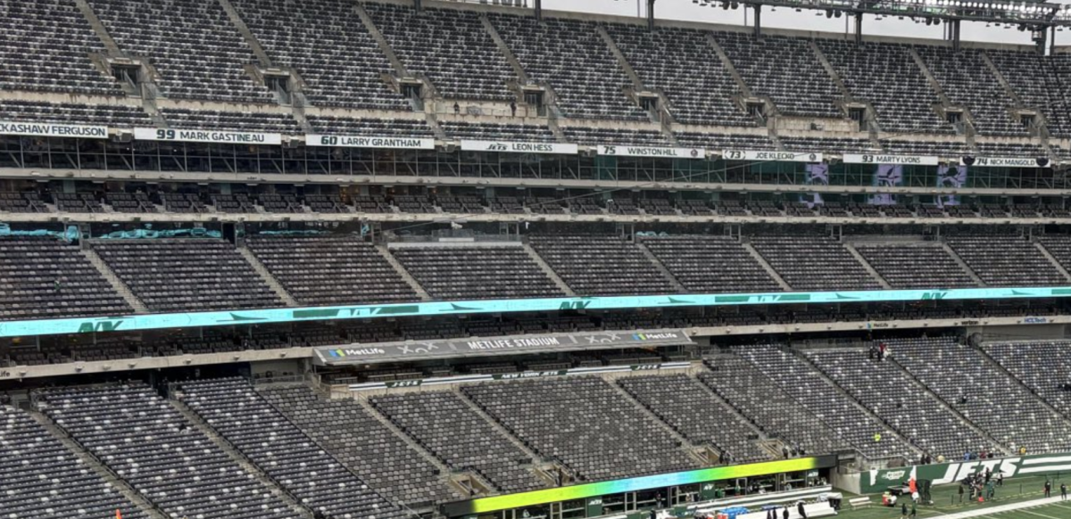 Metlife Stadium Is 'Completely Empty' At Kickoff On Sunday