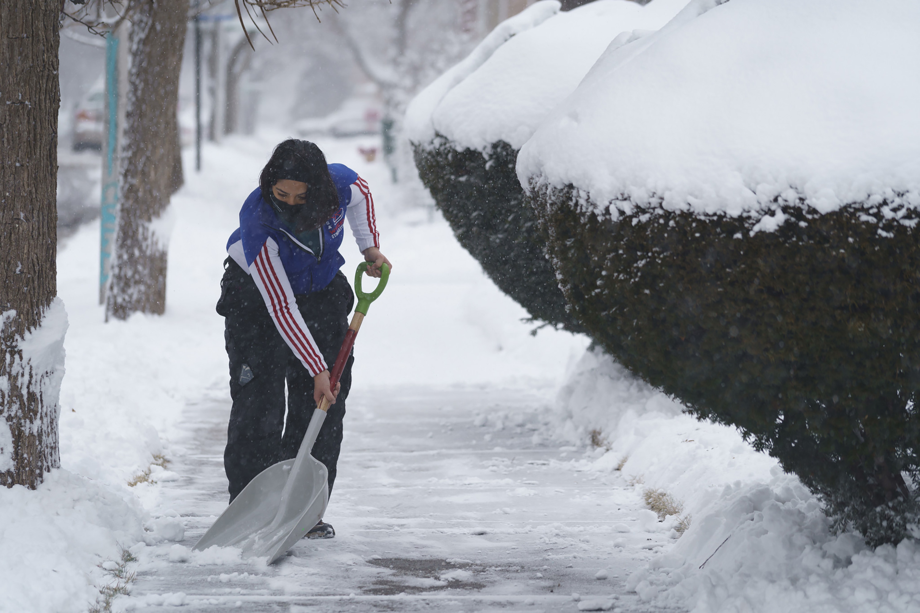 Powerful winter storm helps Chicago set new record Saturday