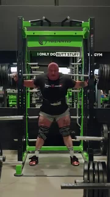 Leg Day Reality: Expectations vs. Gym Fails