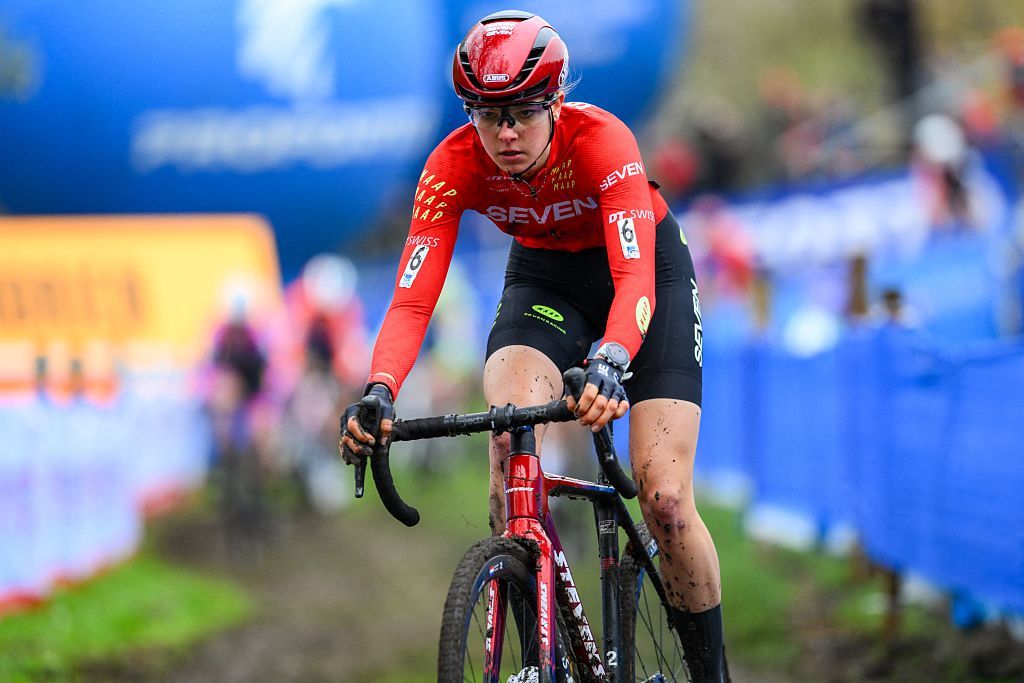 UCI Cyclo-cross World Cup Flamanville: Aniek van Alphen dominates to ...