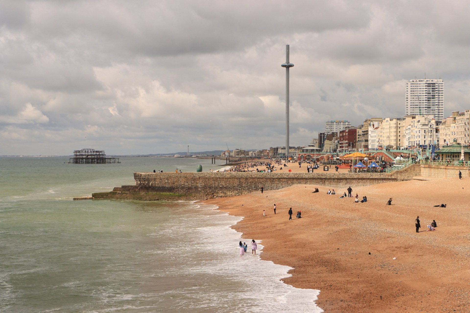 Search ongoing for man overboard near Brighton coast