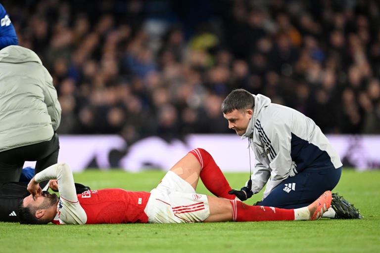 Arsenal held to draw against 10-men Chelsea at Stamford Bridge