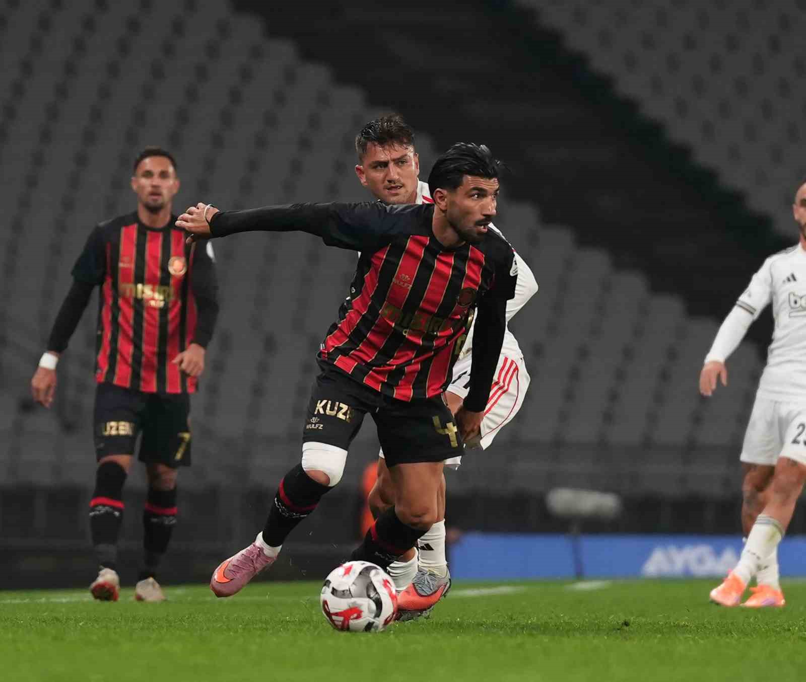 Trendyol Süper Lig: Fatih Karagümrük: 0 - Beşiktaş: 1 (İlk yarı)