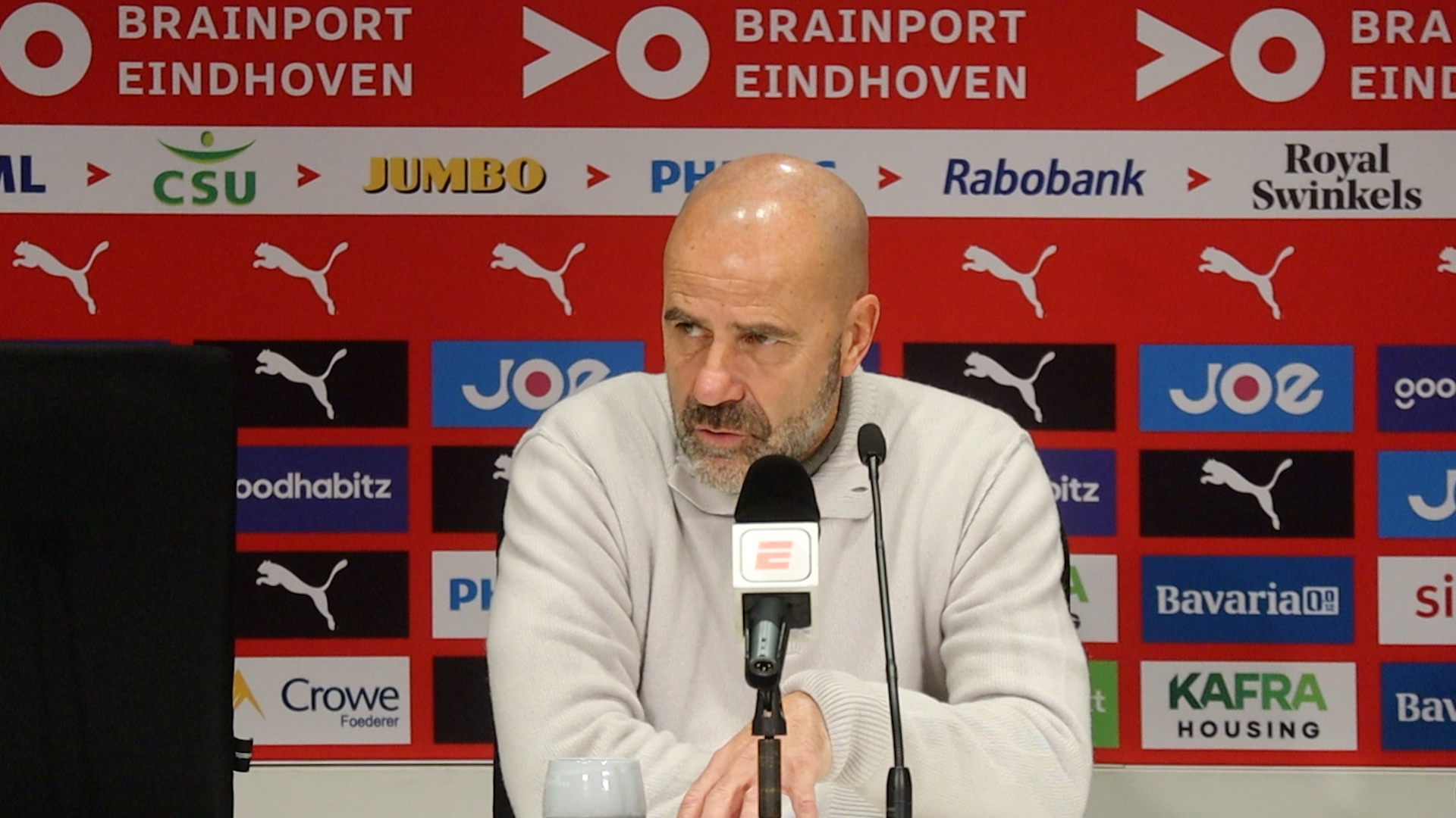 Bosz verklaart opvallende wijzigingen bij PSV: 'Loopt op zijn tenen'