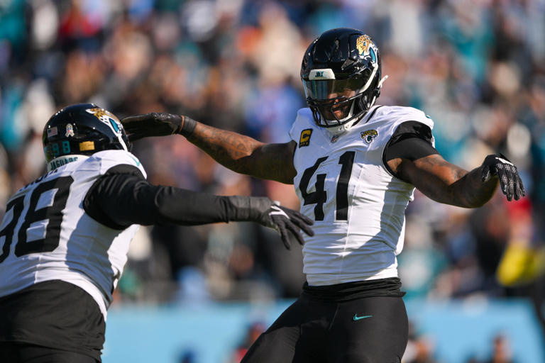 Jaguars squeak past Colts, win 23-17 to hold AFC South lead over Texans