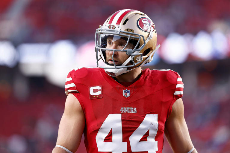 49ers offensive captain exits early vs. Browns after suffering injury