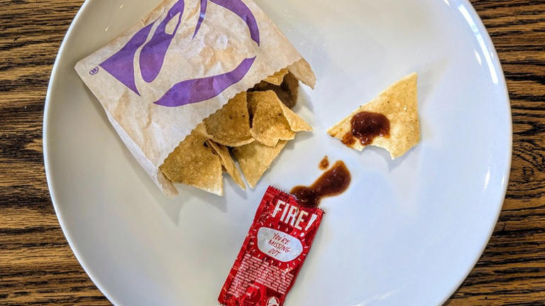 This Fan-Favorite Really Is The Hands-Down Best Taco Bell Sauce
