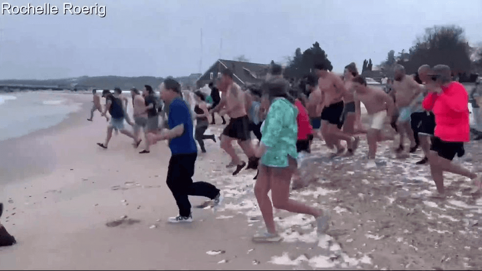 Thanksgiving swim tradition raises funds for veterans in Charlevoix