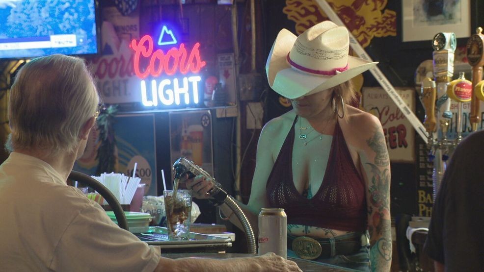 Green Lake's beloved 'Little Red Hen' country dive bar to battle ...