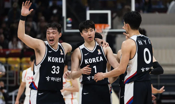 원정서 허문 만리장성, 안방서 한번 더 허문다