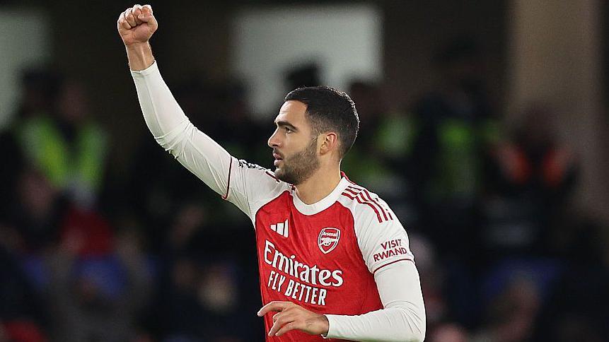 Merino header earns Arsenal point at 10-man Chelsea