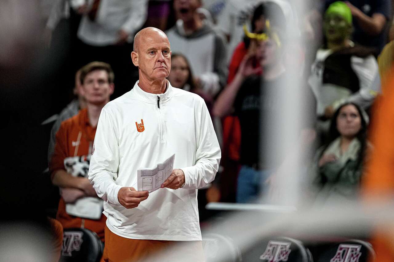 Texas volleyball: Jerritt Elliott welcomes challenges as UT a No. 1 ...