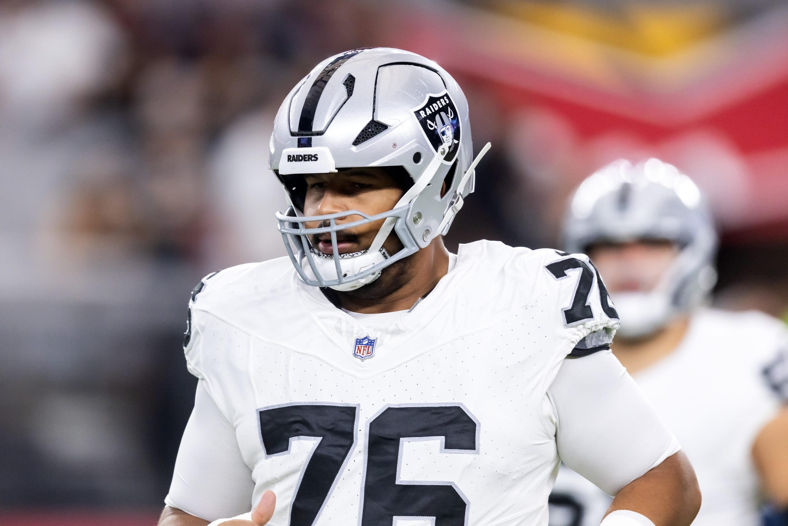 Raiders still won't commit to 3rd round rookie despite injuries at guard