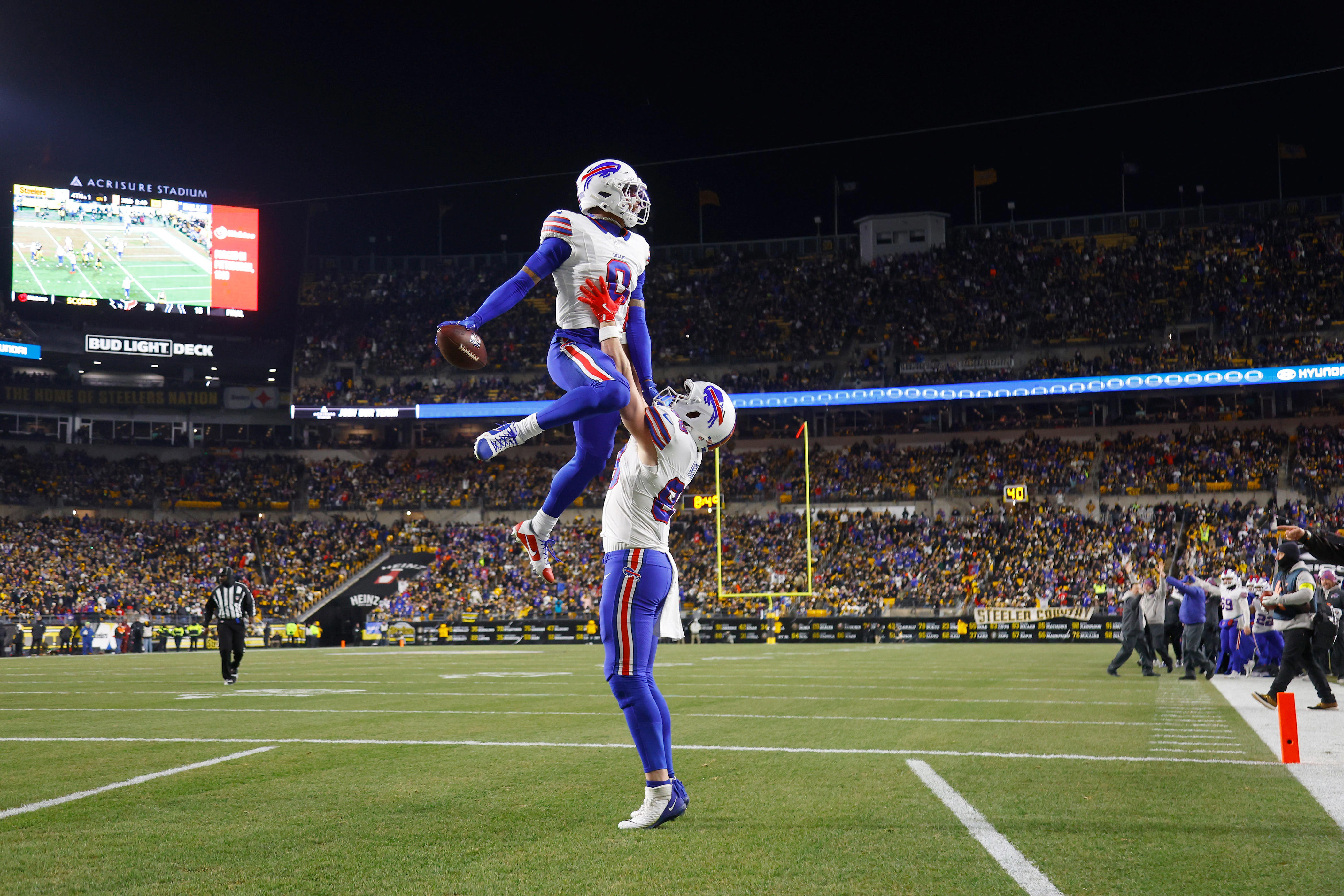 Bills stampede Steelers with monster ground game and 26 straight points