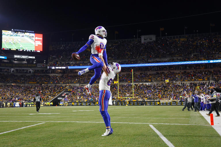 Bills stampede Steelers with monster ground game and 26 straight points