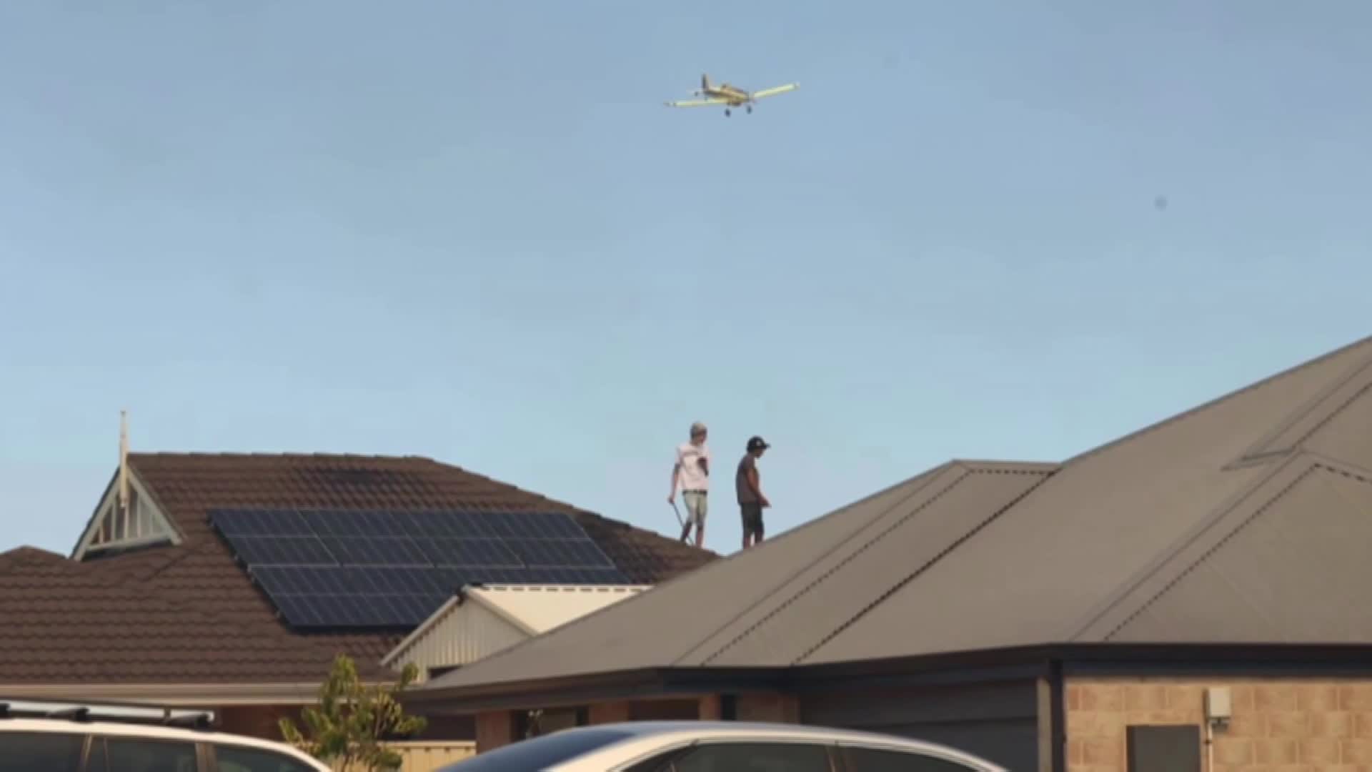 Locals in Geraldton forced to flee their homes as bushfires sweep ...