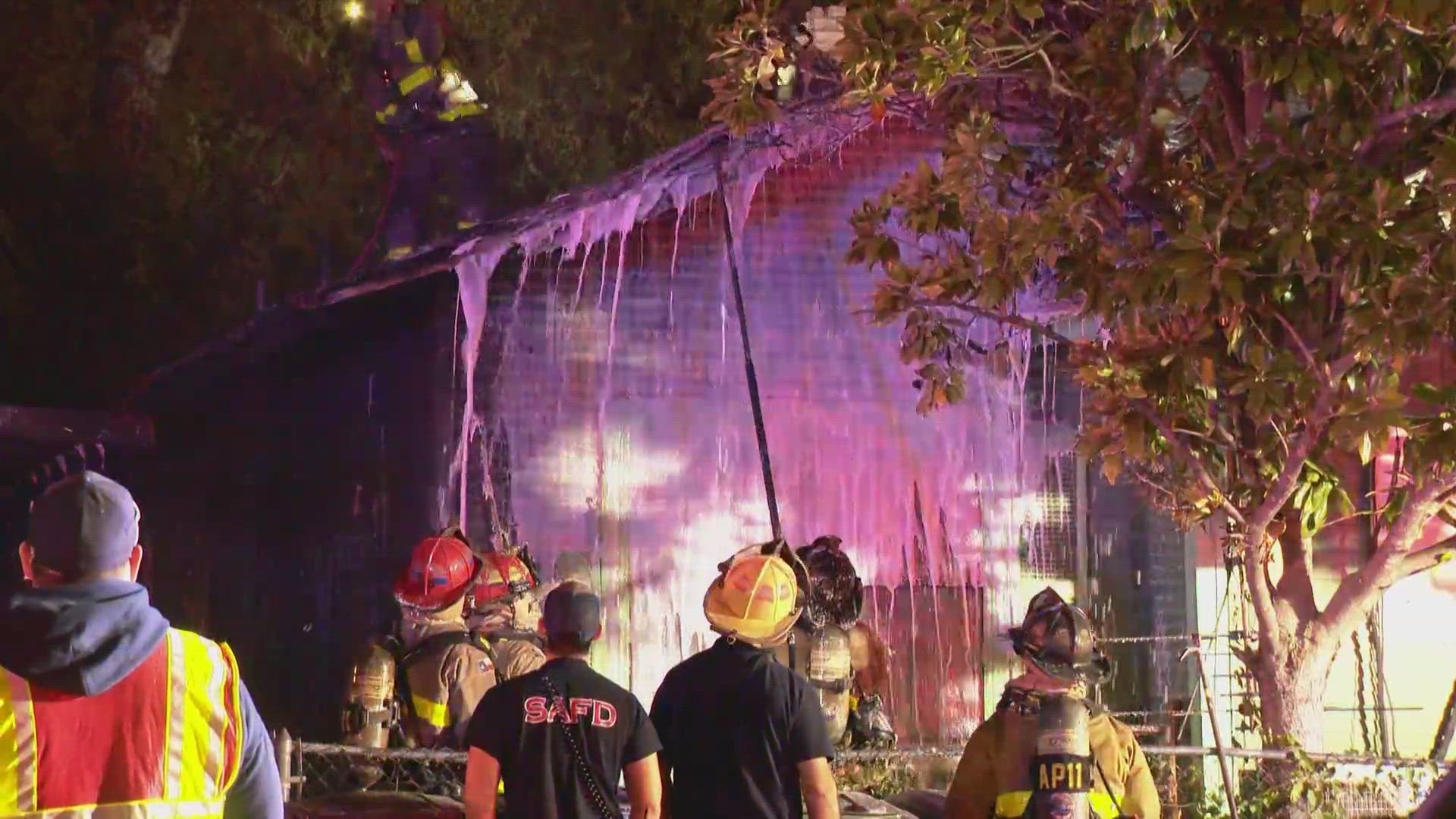 Dogs killed, residents displaced after fire spreads between 2 west-side ...