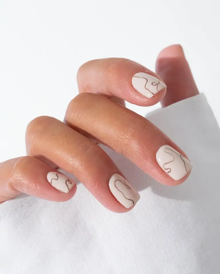 15 ideas de manicura beige para este otoño/invierno