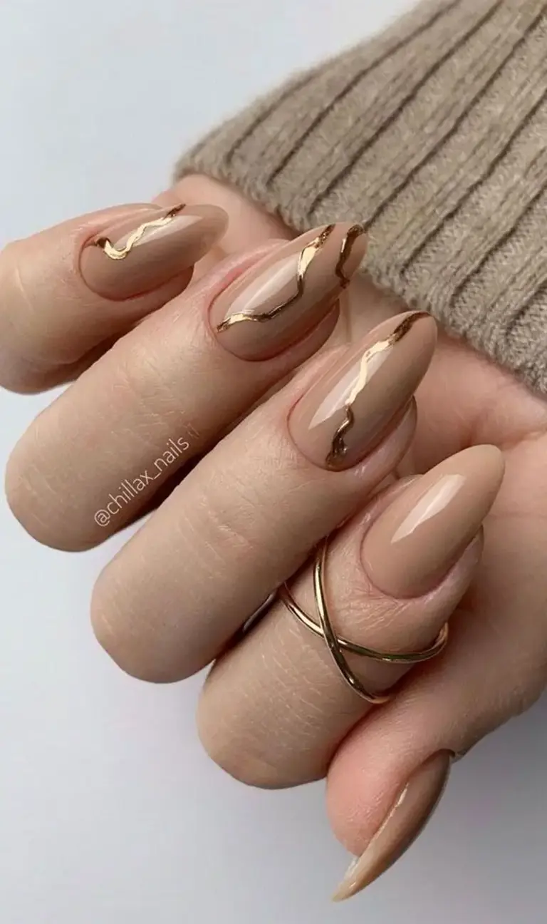 15 ideas de manicura beige para este otoño/invierno