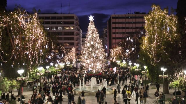 Χριστούγεννα 2025: Πότε ξεκινά το εορταστικό ωράριο των καταστημάτων