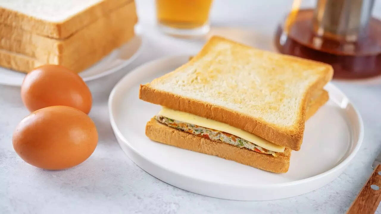 Is a daily bread omelette breakfast healthy or harmful? The truth may ...