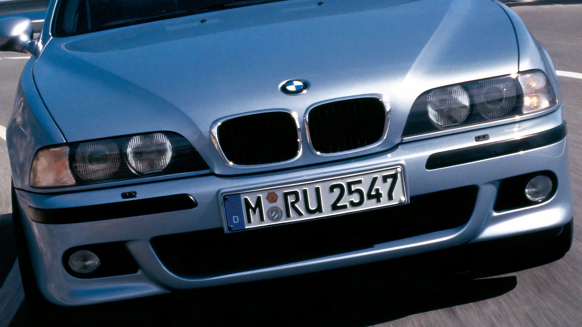 Why More People Are Buying Classic Cars And 5 Examples Worth Investing In