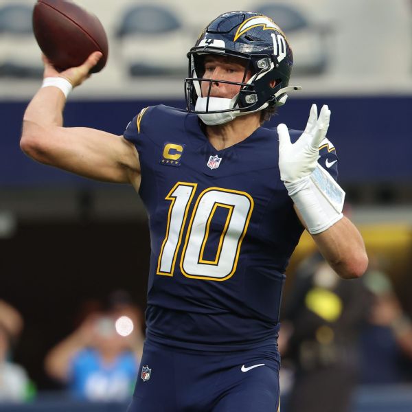 Chargers' Justin Herbert day-to-day after left hand surgery