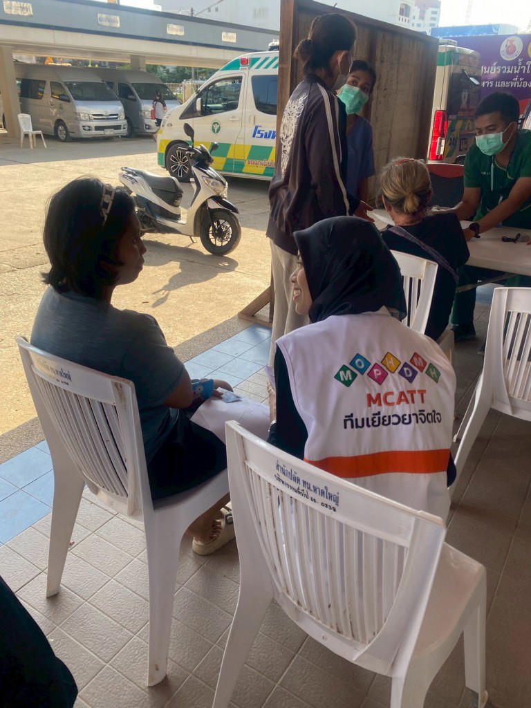 สธ. ส่งทีม MCATT ประเมินสภาพจิตใจปชช. 2.4 พันราย พบเครียดสะสม 140 ราย