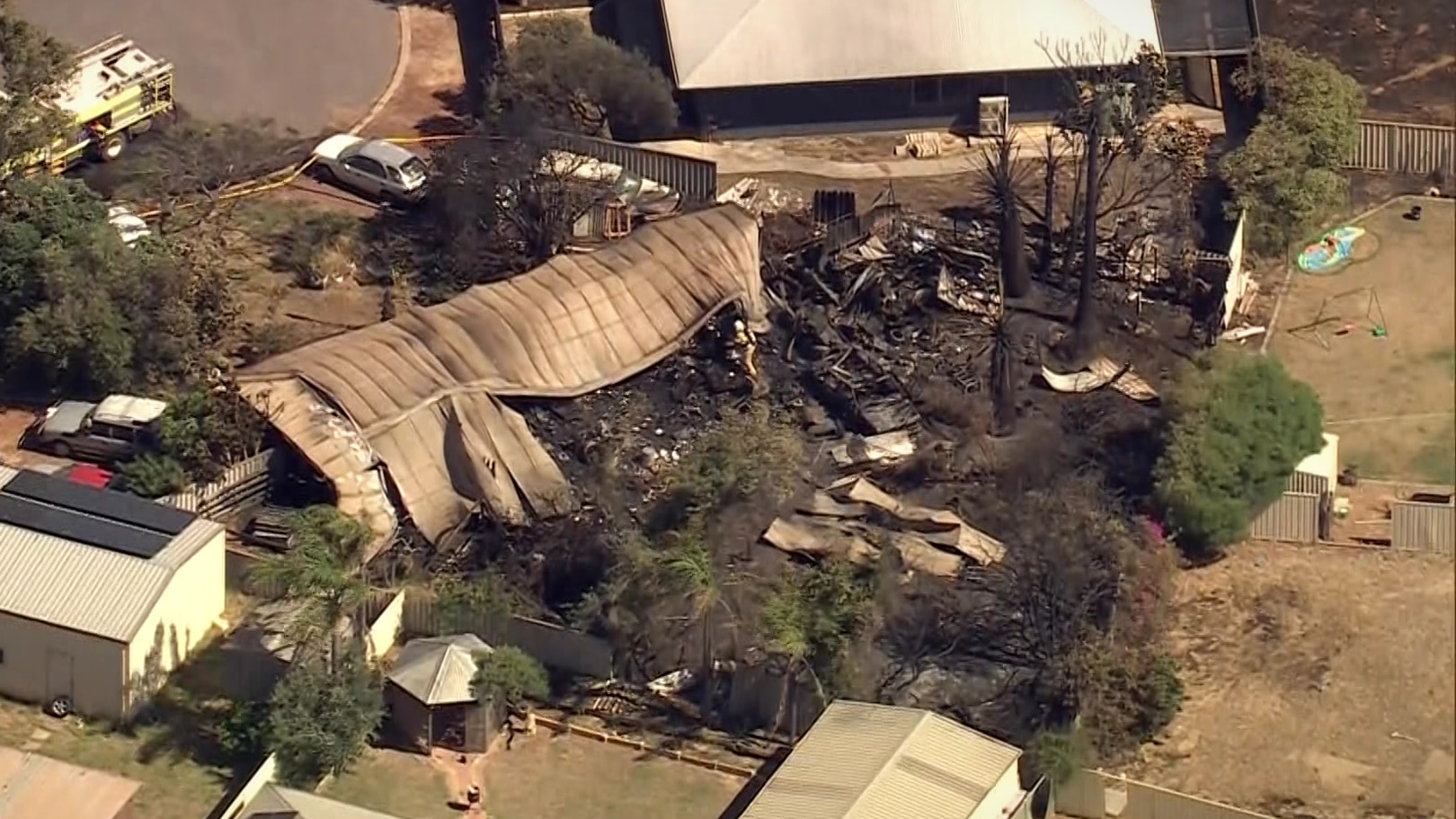 Geraldton bushfire destroys one home as up to 200 firefighters worked ...