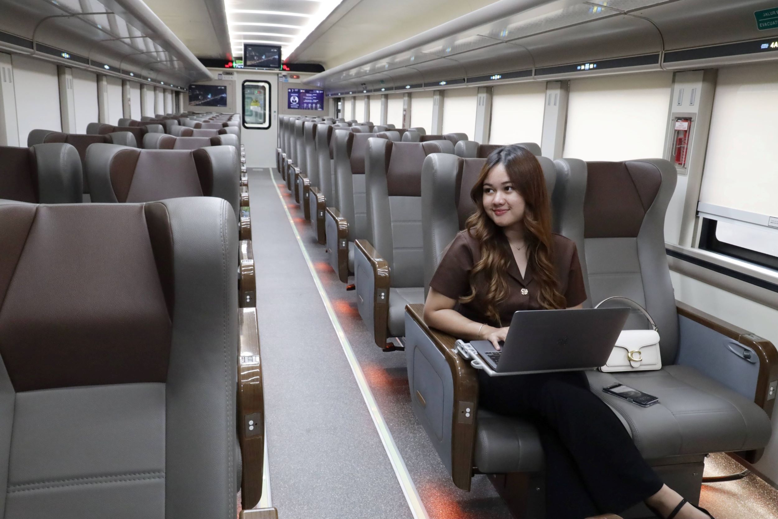 MANTAPS! Daop 2 Bandung Hadirkan Rangkaian Stainless Steel New Generation!