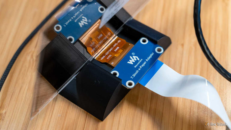 I built an E-Ink photo frame using an Arduino, E-Paper display and ...