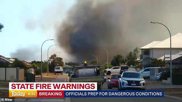Thousands flee as bushfire roars towards city leaving thousands without ...