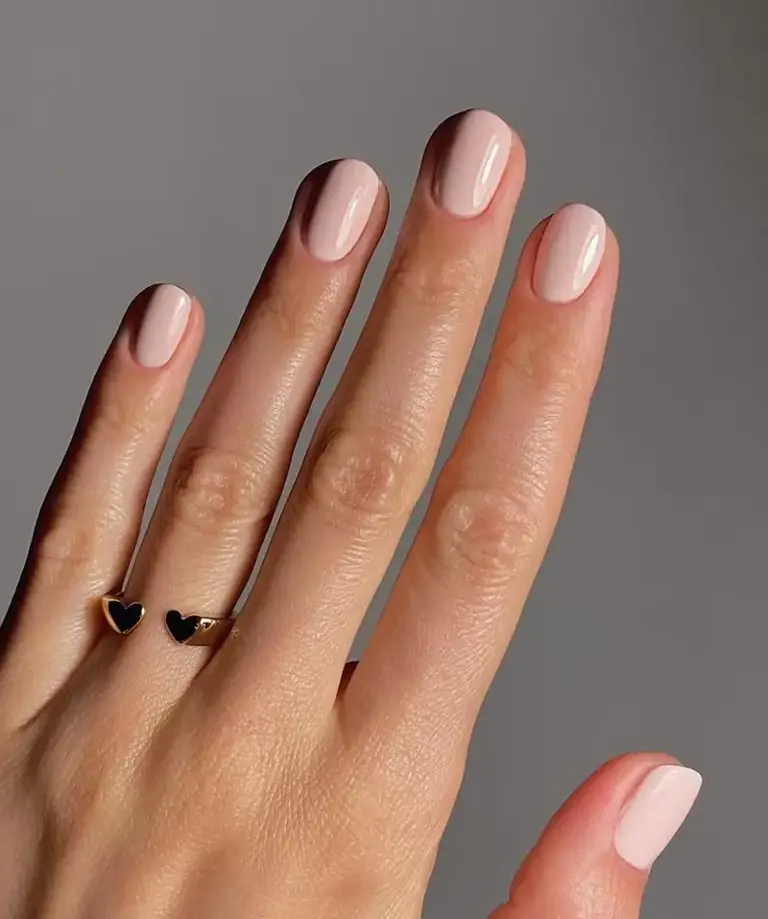 15 ideas de manicura beige para este otoño/invierno