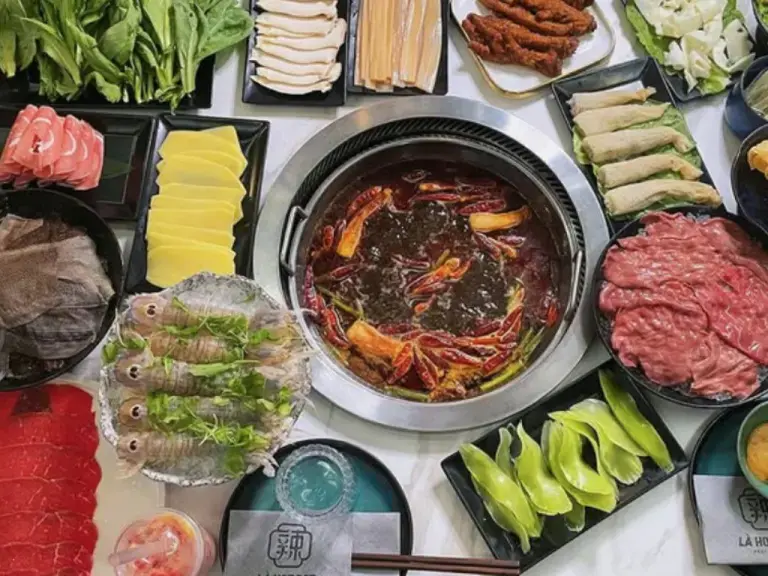 Tutti attorno al brodo fumante: l’hot pot sta conquistando Roma. Ecco i ...