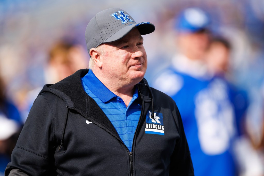 Kentucky firing longtime coach Mark Stoops after second straight losing ...
