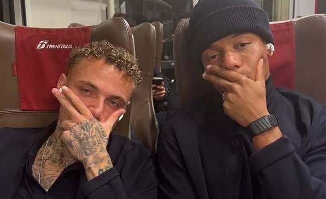 Lang e Neres festeggiano in treno. Il messaggio del giocatore olandese