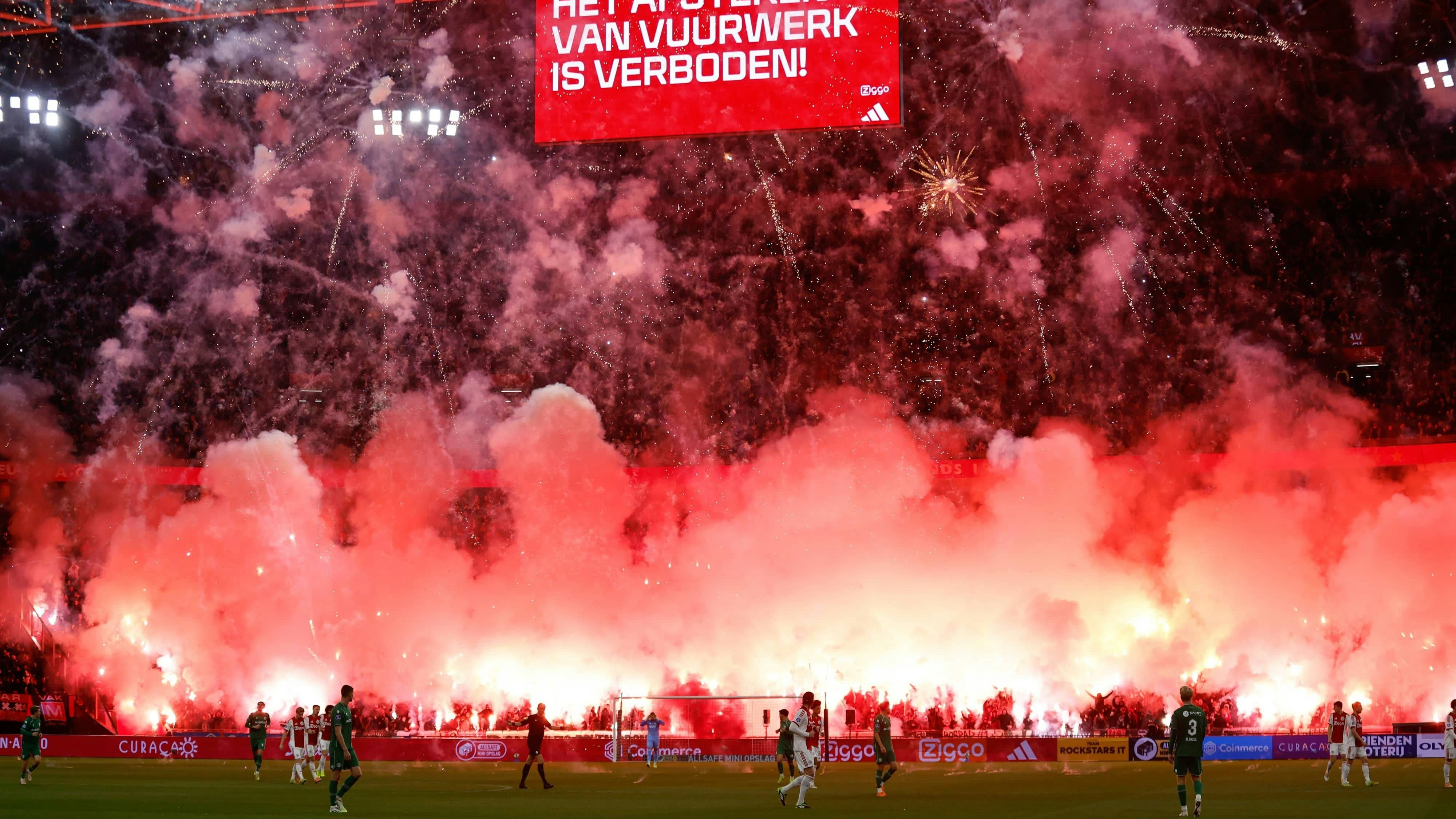 Pyro-Show für toten Fußball-Fan sorgt für Spielabbruch