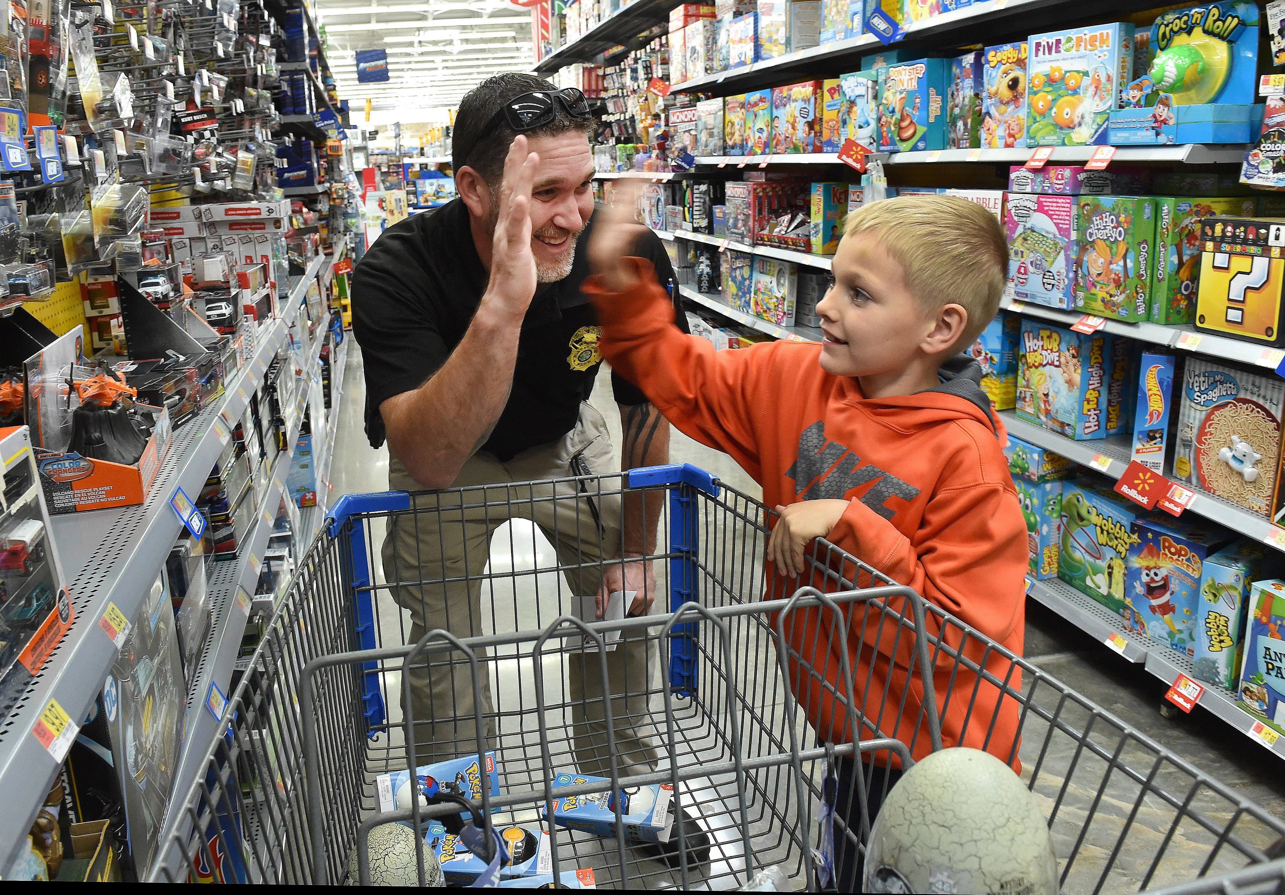 What's open on Christmas Eve? Walmart, Target, Publix, Costco holiday hours