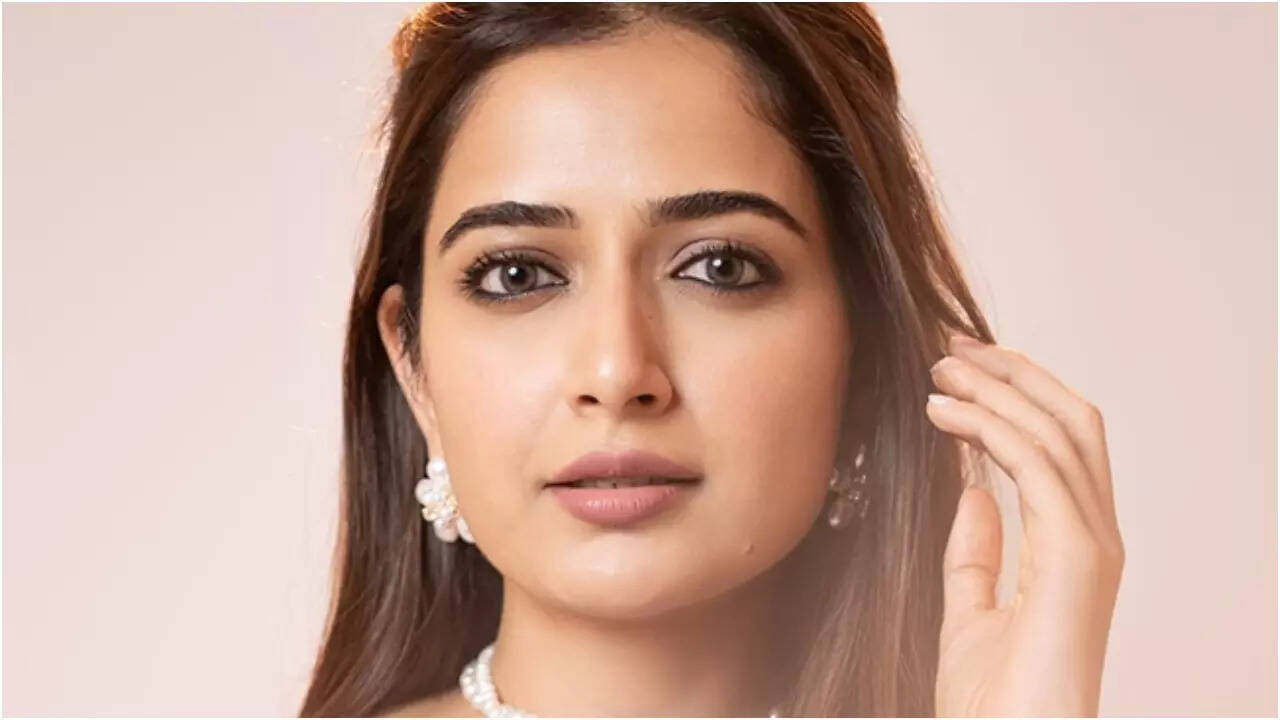 Kannada actress Ashika Ranganath's cousin dies by suicide, family ...