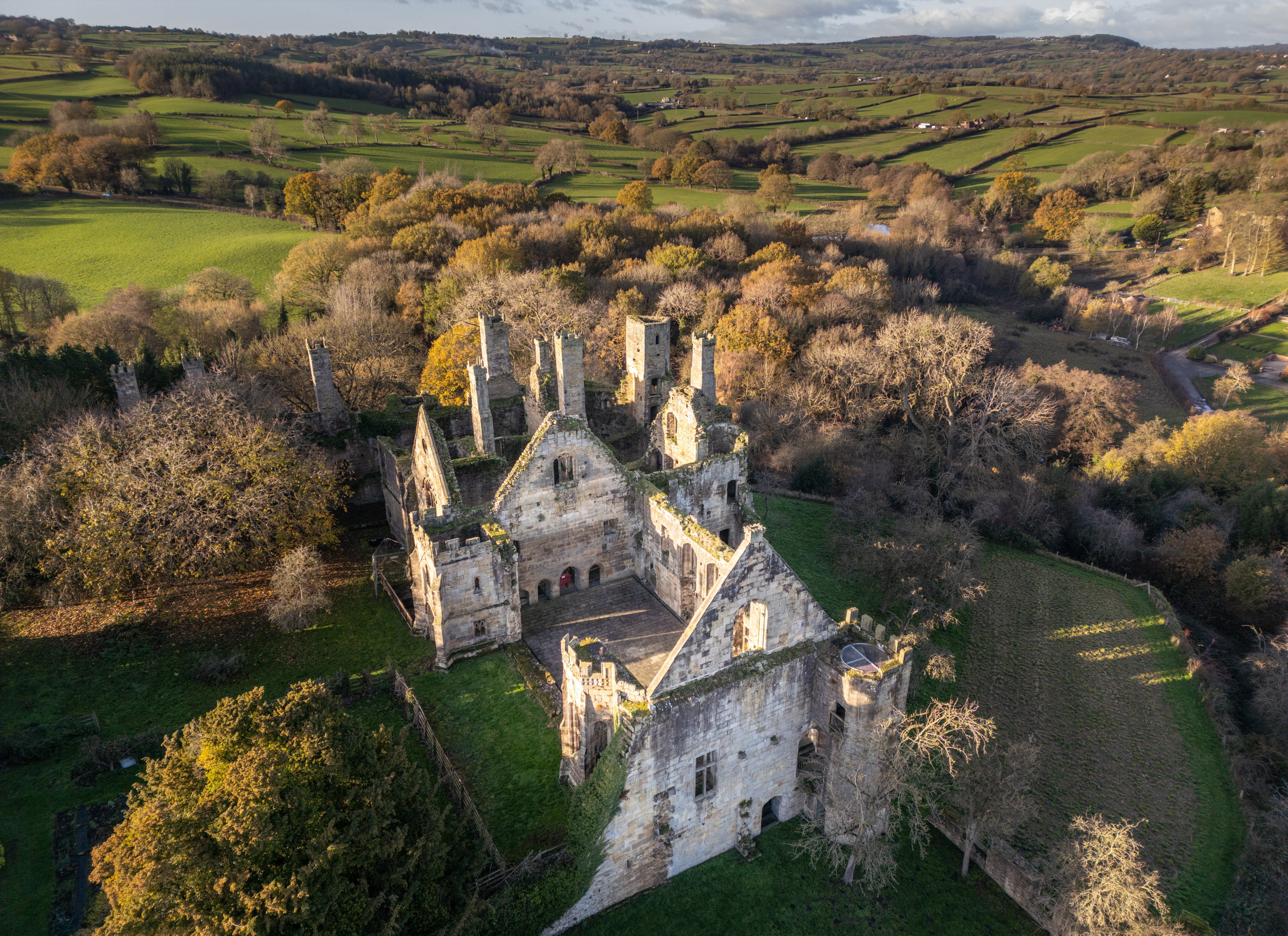 Fight so save decaying Derbyshire manor where Mary, Queen of Scots was ...