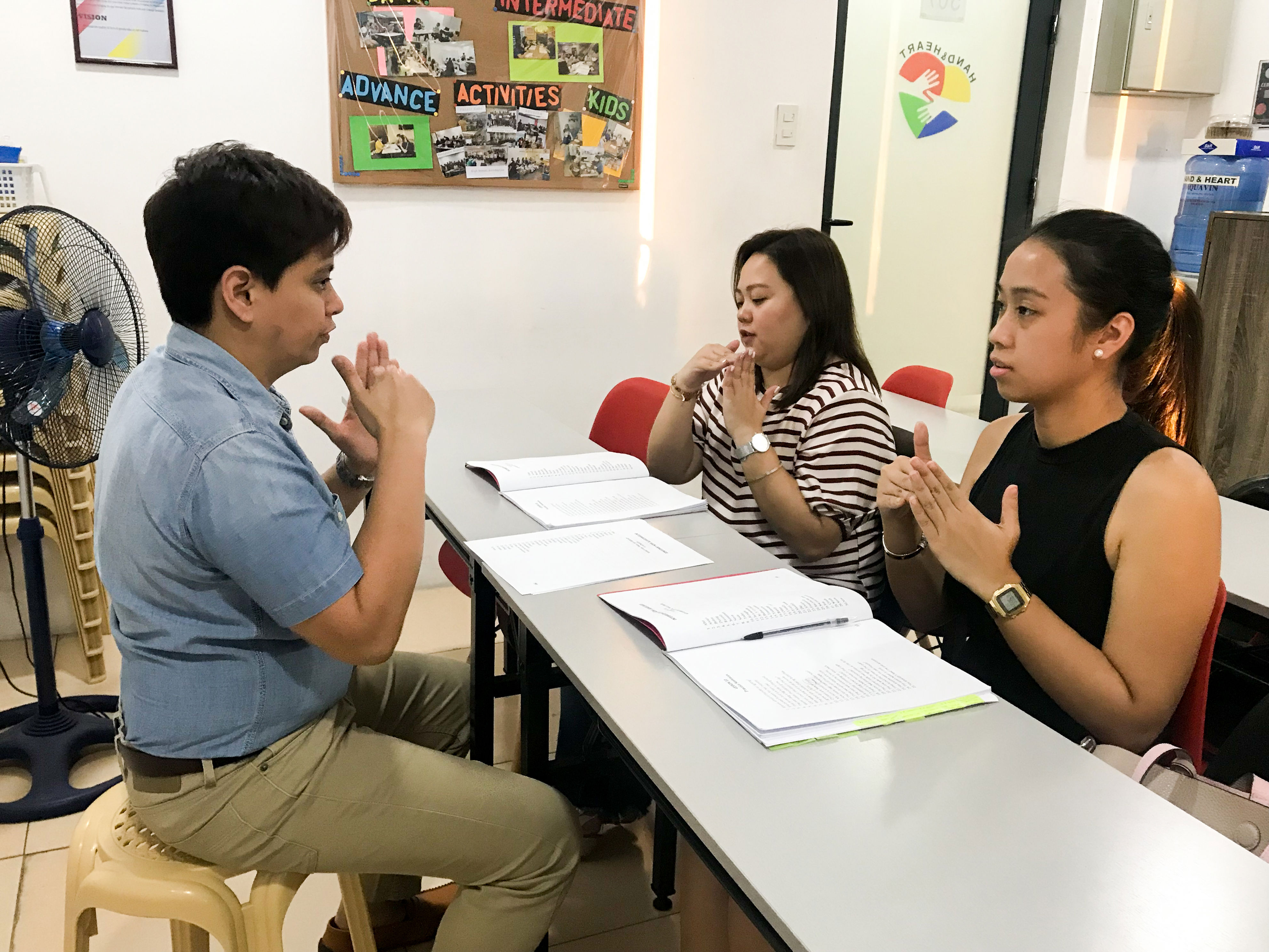 SC: Courts required to have Filipino sign language interpreters