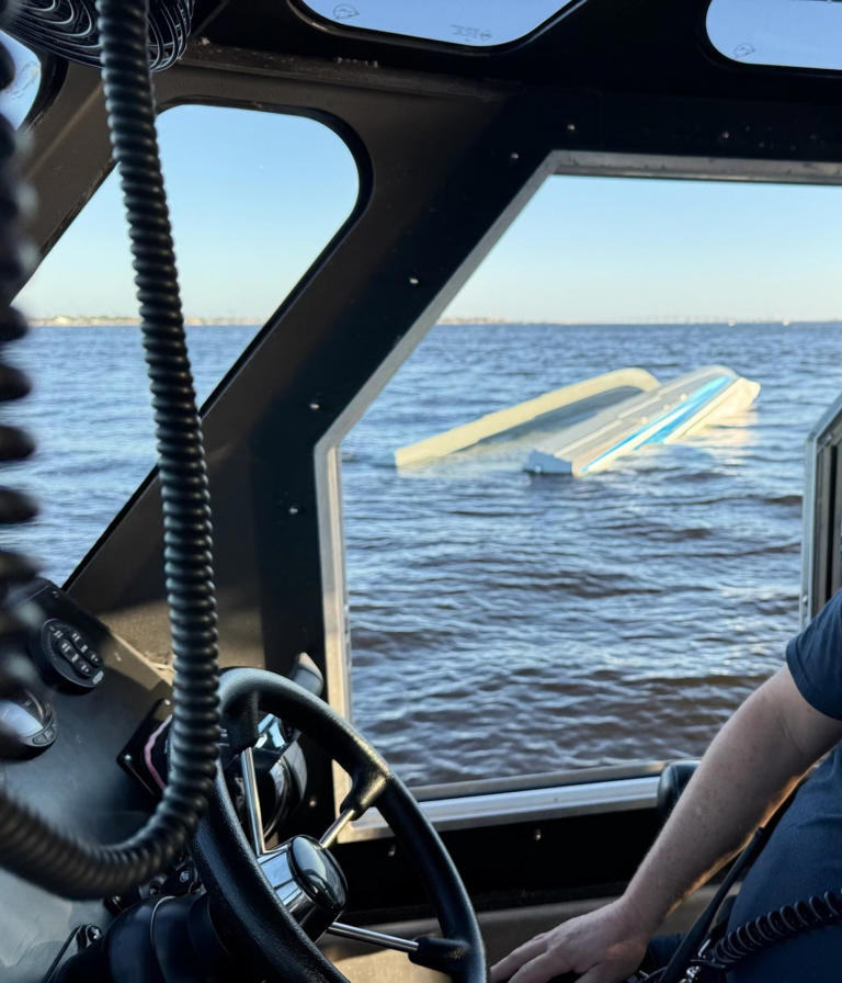 Speed boat crashes in Florida river leaving 3 dead and 1 critically injured