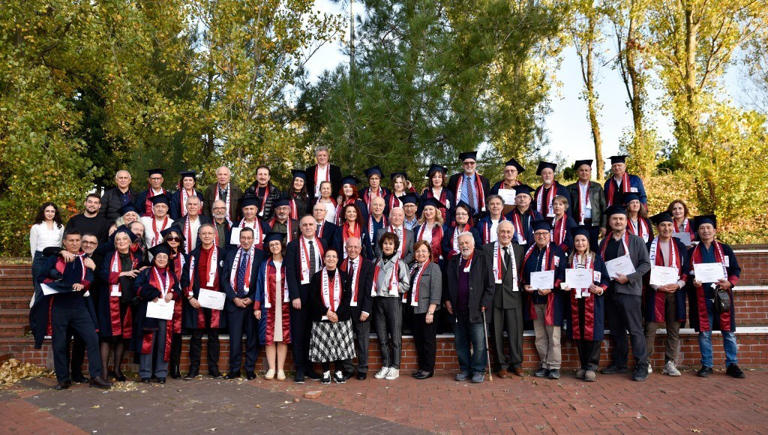 OMÜ Tıp Fakültesi’nin 1990 mezunları 35 yıl sonra aynı amfide buluştu