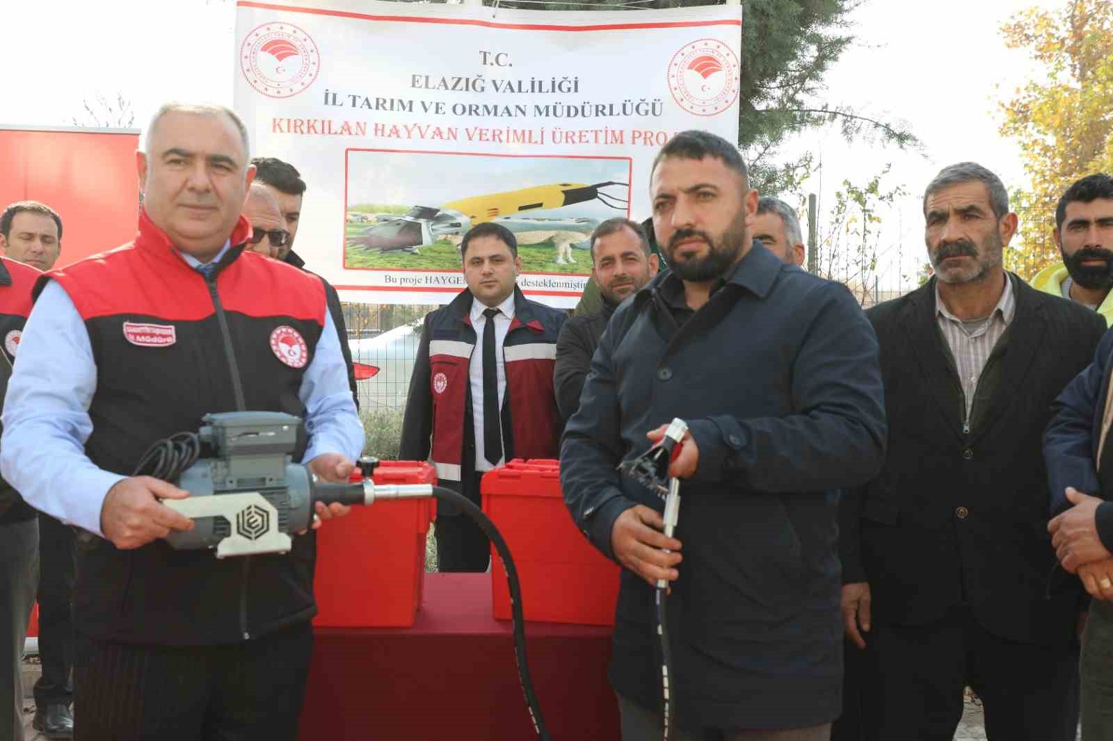 Elazığ’da hayvan üreticilerine kırkım makinası verildi